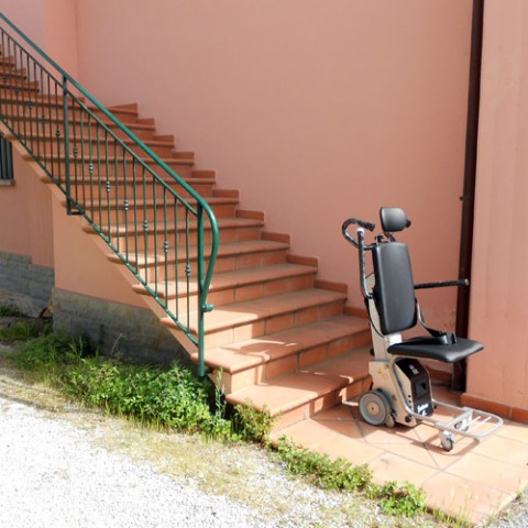 Montascale Mobile - Supera scalinate su edifici non attrezzati